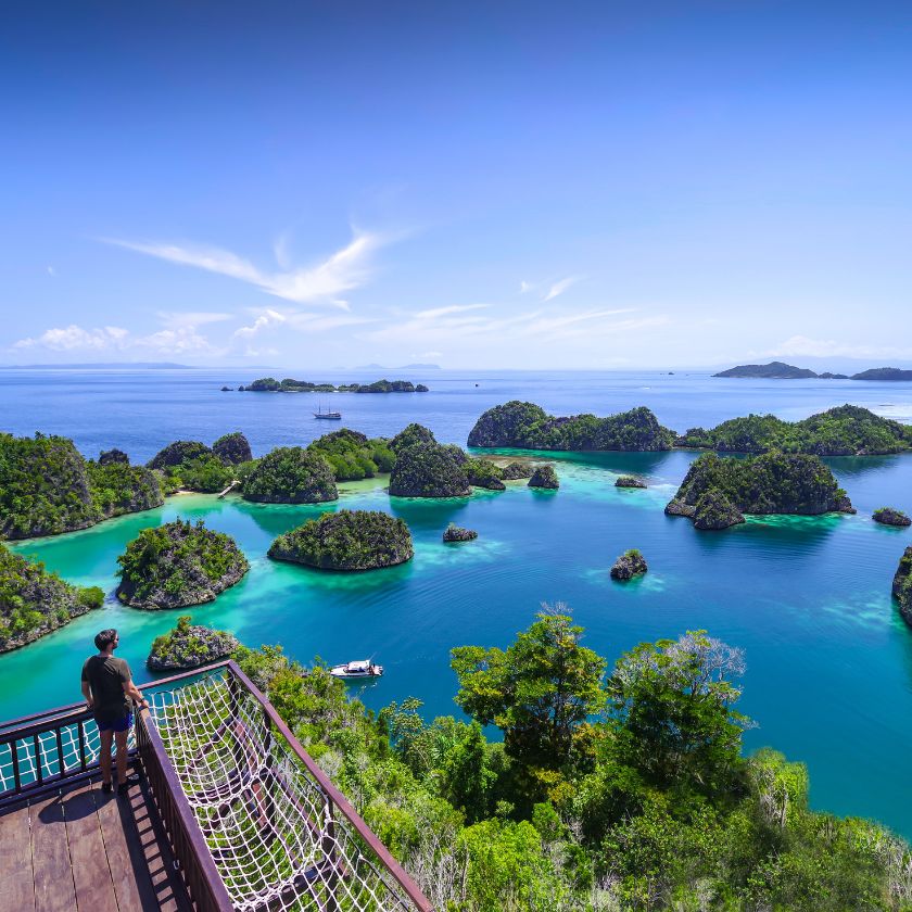 Charter Itinerary in Raja Ampat, Indonesia - Luxury Yacht Charter ...