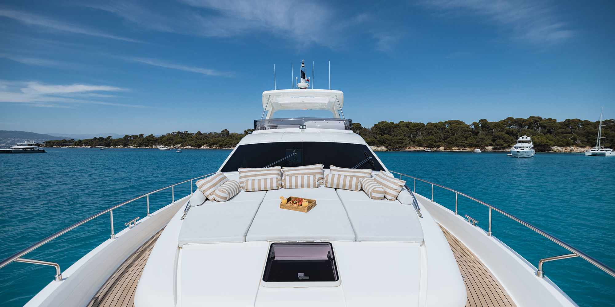 Ferretti 83' 7" ONYX – Yacht for Charter | BGYB